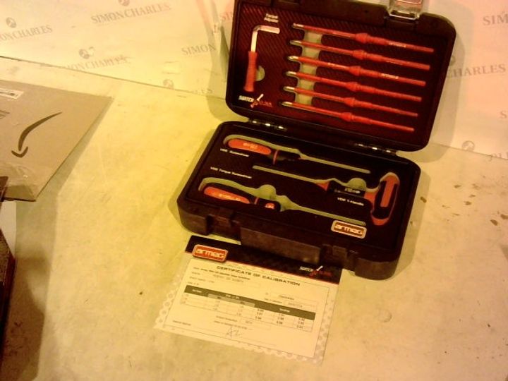 ADJUSTABLE TORQUE SCREWDRIVER SET 3081659-Simon Charles Auctioneers