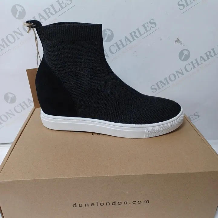 BLACK KNIT HIDDEN WEDGE TRAINER SIZE 4 4393543-Simon Charles Auctioneers