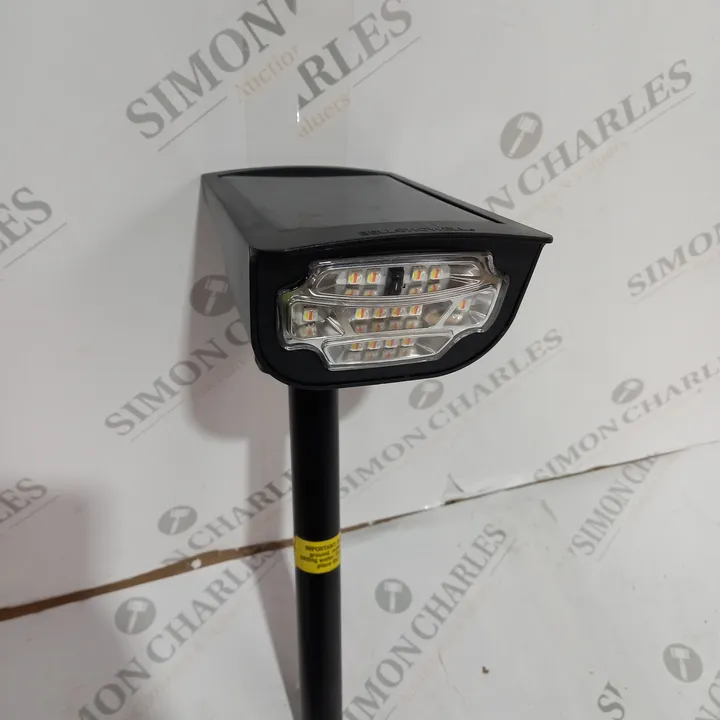 3 BIONIC COLOR BURST SOLAR POWERED LIGHTS 4423168-Simon Charles Auctioneers