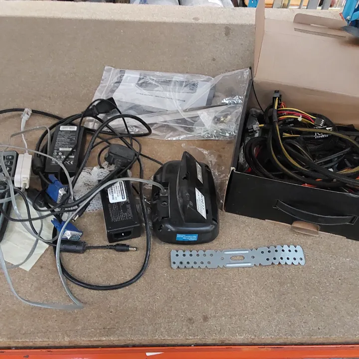 ELECTRICAL COMPONENTS (1 BOX) 4721311-Simon Charles Auctioneers