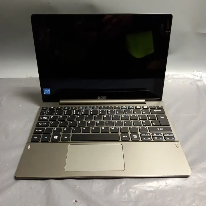 10 V TABLET WITH DETACHABLE KEYBOARD 4776380-Simon Charles Auctioneers