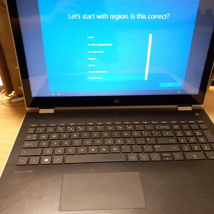 PENTIUM 4415U CPU 4GB RAM 1TB HDD LAPTOP 4505963-Simon Charles Auctioneers