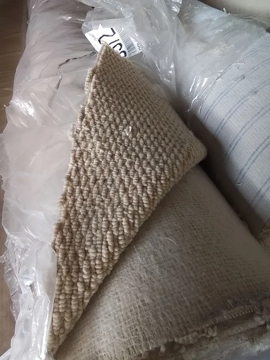 RUSTIQUE CARPET - APPROXIMATELY 5.7 X 4M 4449642-Simon Charles Auctioneers
